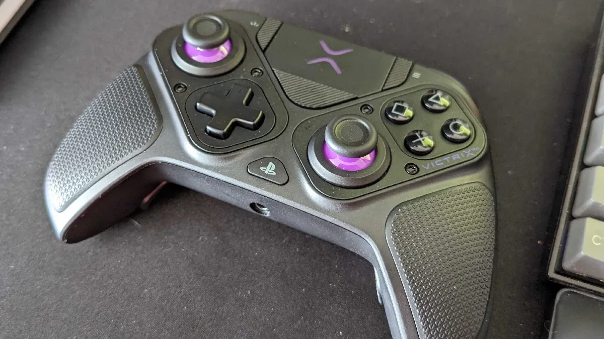 The Battle Of PS5 Offset Sticks: Razer Wolverine V2 Pro Versus PDP ...